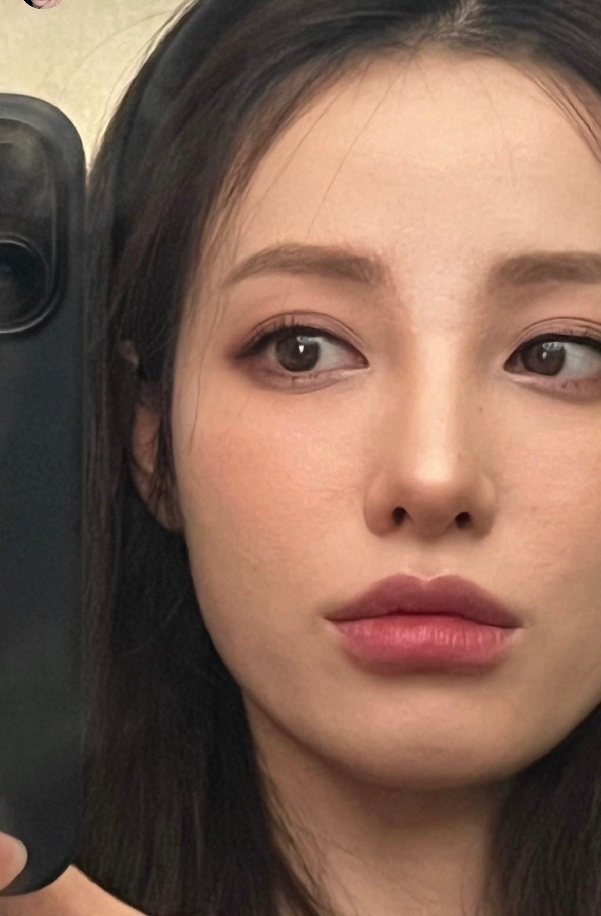 [방송]유깻잎, 진짜 인형이세요? 그린 듯한 AI 미모 | YTN