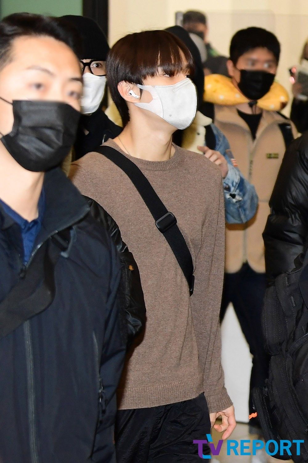 [방송][T포토] NCT 127 정우 '공항 밝히는 훈훈함' | YTN