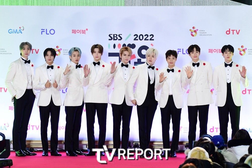 [방송][T포토] NCT127 '화이트 귀공자들' | YTN