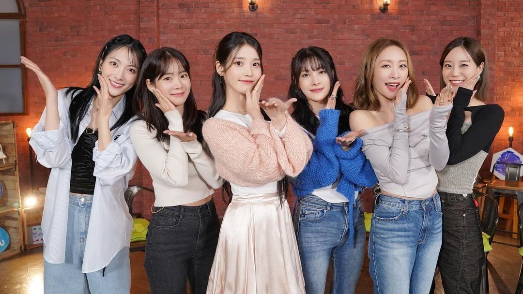 [방송]아이유X카라, 예쁨 한가득 [리포트:컷] | YTN