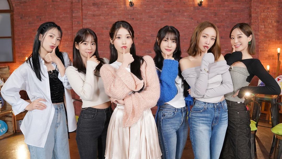 [방송]아이유X카라, 예쁨 한가득 [리포트:컷] | YTN