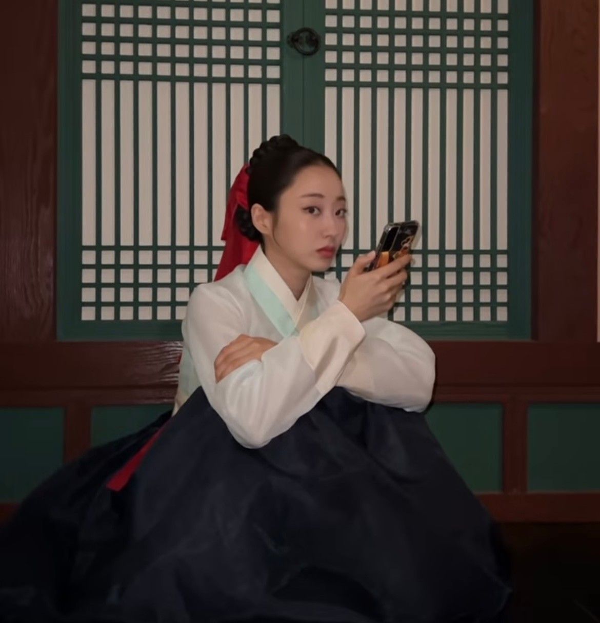 [방송]경리, 새앙머리하고 궁녀로 변신.. 새침+도도 매력 | YTN