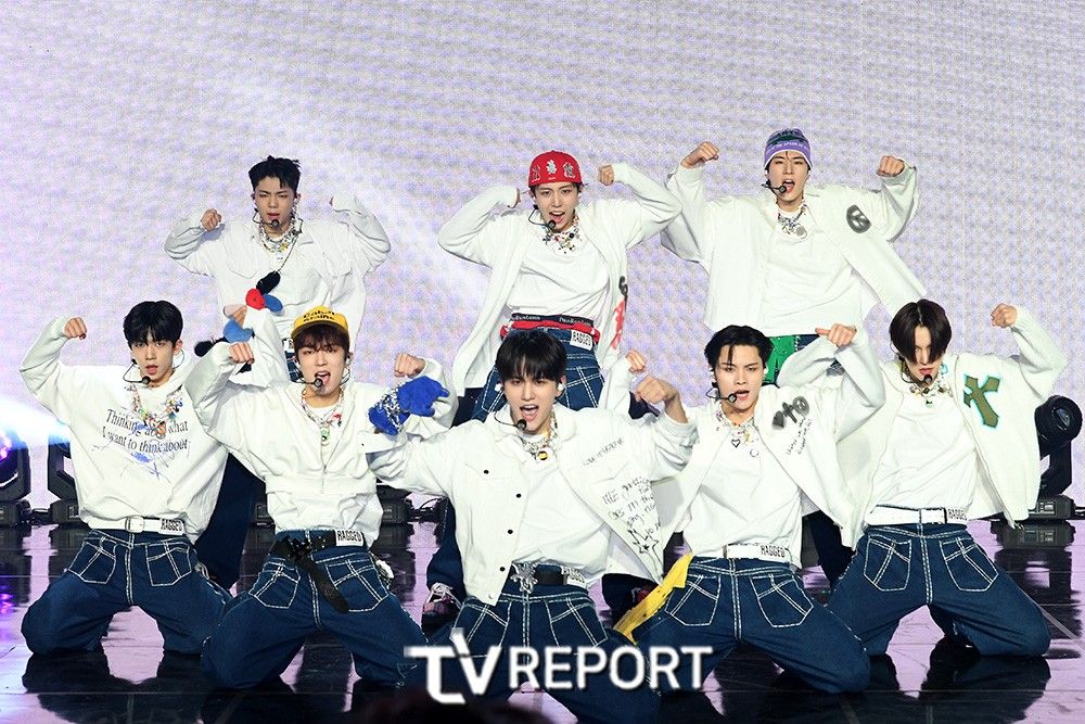 [방송][T포토] 에잇턴 '괴물 신인' | YTN