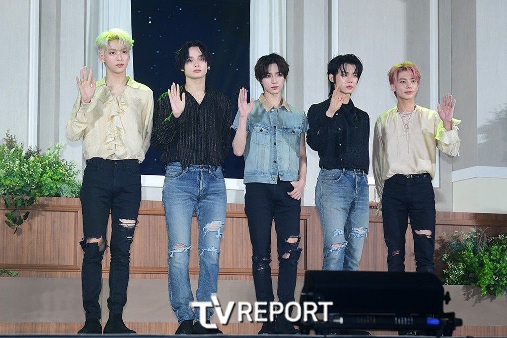 [방송][T포토] 투모로우바이투게더 '몽환적인 다섯남자' | YTN