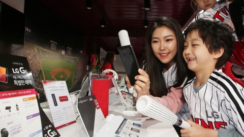 [쏙쏙경제][기업 ]LG전자, 잠실구장서 G6 체험공간 운영 | YTN