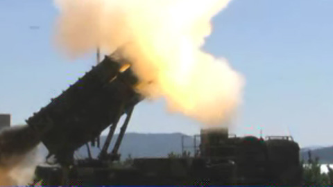 [영어뉴스]Air Force successfully test-fires PAC-2 missile | YTN